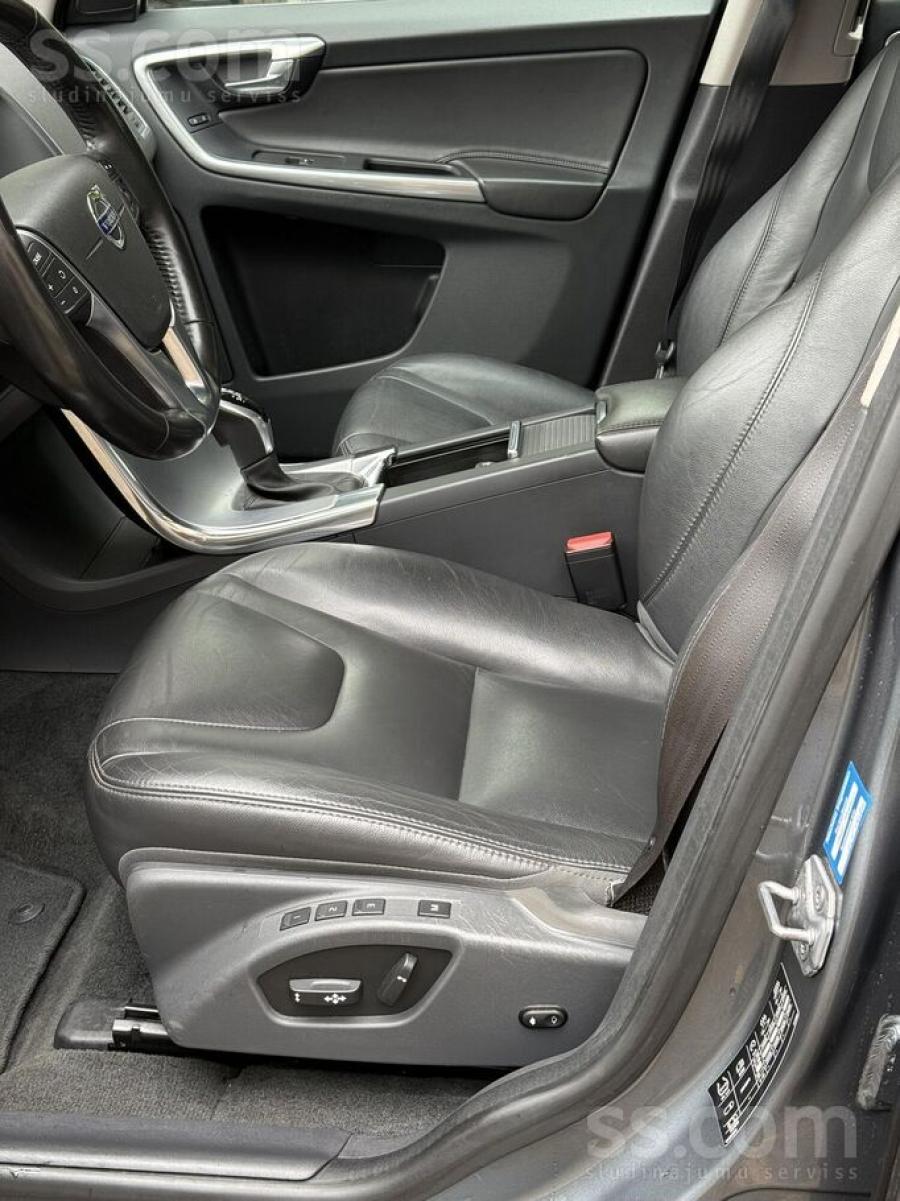 Pelēks Volvo XC60 2017 Rīga, ar dzinēja tilpumu 2.00 L un nobraukumu 0 tūkst. km par 17400 €, foto 6 vietnē AUTOMOTO.COM.LV