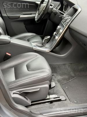 Pelēks Volvo XC60 2017 Rīga, ar dzinēja tilpumu 2.00 L un nobraukumu 0 tūkst. km par 17400 €, foto 7 vietnē AUTOMOTO.COM.LV