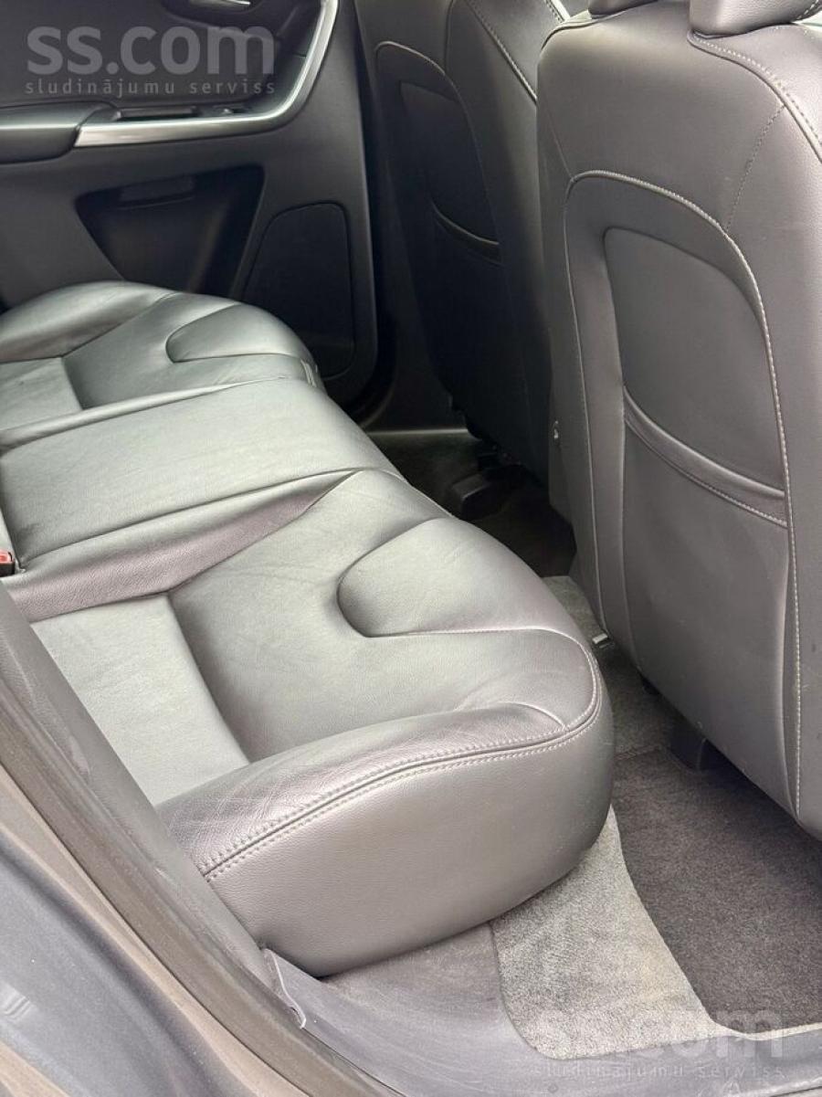 Pelēks Volvo XC60 2017 Rīga, ar dzinēja tilpumu 2.00 L un nobraukumu 0 tūkst. km par 17400 €, foto 8 vietnē AUTOMOTO.COM.LV