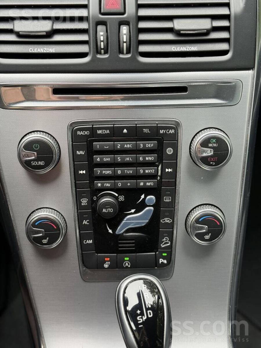 Pelēks Volvo XC60 2017 Rīga, ar dzinēja tilpumu 2.00 L un nobraukumu 0 tūkst. km par 17400 €, foto 13 vietnē AUTOMOTO.COM.LV