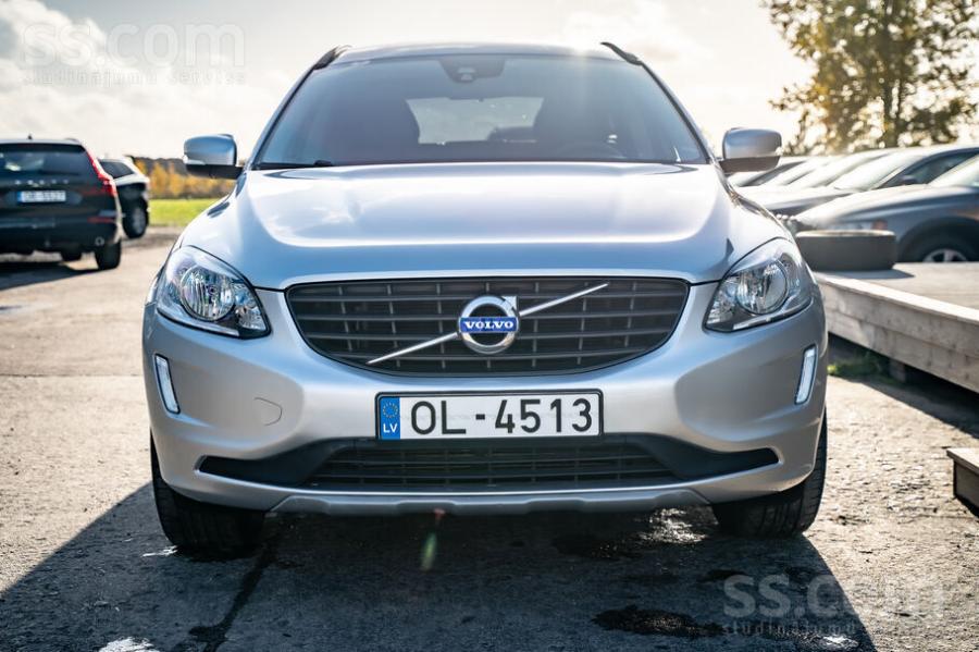Grey Volvo XC60 2017 in Riga, with an engine capacity of 2.00 L and mileage of 167 thousand km for 13990 €, photo 3 on AUTOMOTO.COM.LV