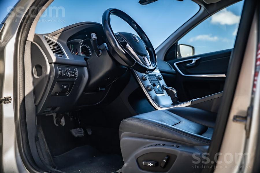Grey Volvo XC60 2017 in Riga, with an engine capacity of 2.00 L and mileage of 167 thousand km for 13990 €, photo 7 on AUTOMOTO.COM.LV