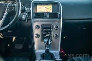 Grey Volvo XC60 2017 in Riga, with an engine capacity of 2.00 L and mileage of 167 thousand km for 13990 €, photo 10 on AUTOMOTO.COM.LV