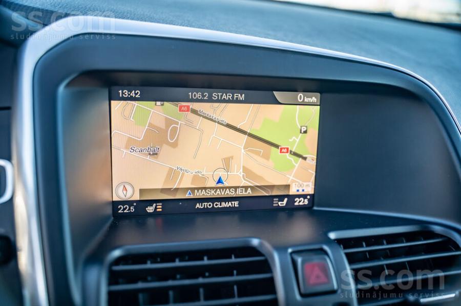 Grey Volvo XC60 2017 in Riga, with an engine capacity of 2.00 L and mileage of 167 thousand km for 13990 €, photo 11 on AUTOMOTO.COM.LV