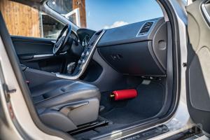 Grey Volvo XC60 2017 in Riga, with an engine capacity of 2.00 L and mileage of 167 thousand km for 13990 €, photo 15 on AUTOMOTO.COM.LV