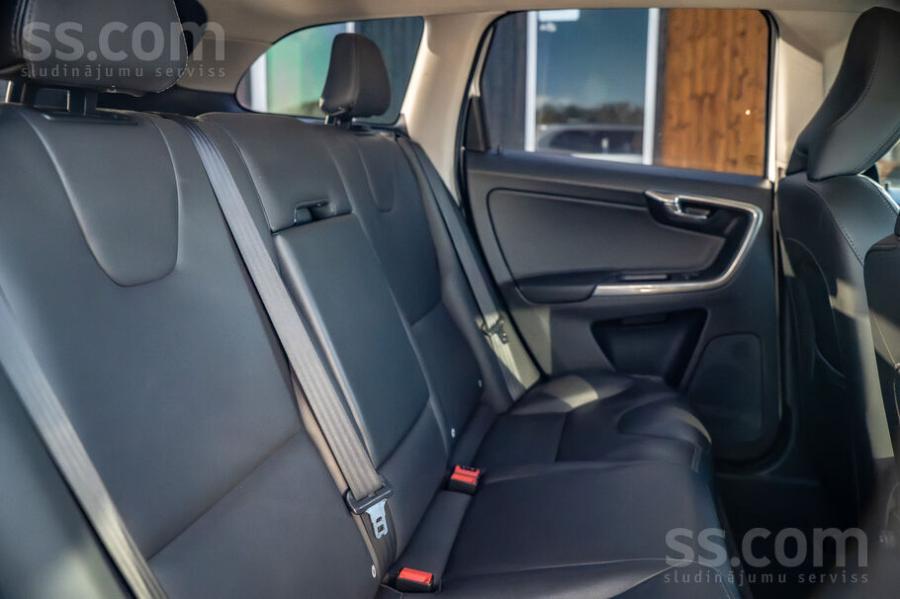 Grey Volvo XC60 2017 in Riga, with an engine capacity of 2.00 L and mileage of 167 thousand km for 13990 €, photo 16 on AUTOMOTO.COM.LV