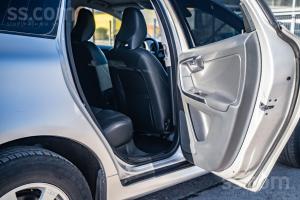 Grey Volvo XC60 2017 in Riga, with an engine capacity of 2.00 L and mileage of 167 thousand km for 13990 €, photo 18 on AUTOMOTO.COM.LV