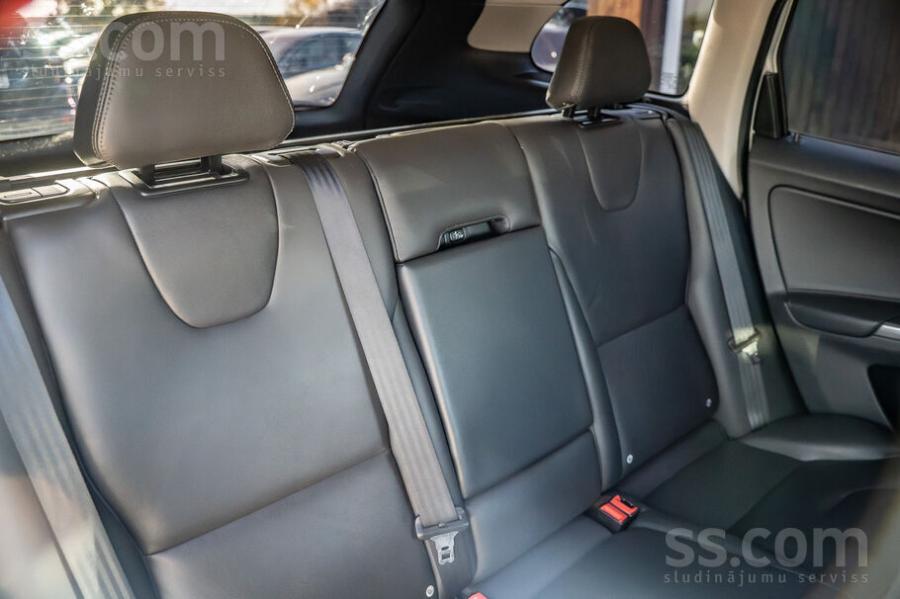 Grey Volvo XC60 2017 in Riga, with an engine capacity of 2.00 L and mileage of 167 thousand km for 13990 €, photo 19 on AUTOMOTO.COM.LV