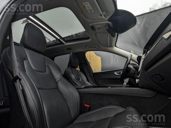 Grey Volvo XC60 2018 in Tukums, with an engine capacity of 2.00 L and mileage of 262 thousand km for 19990 €, photo 9 on AUTOMOTO.COM.LV