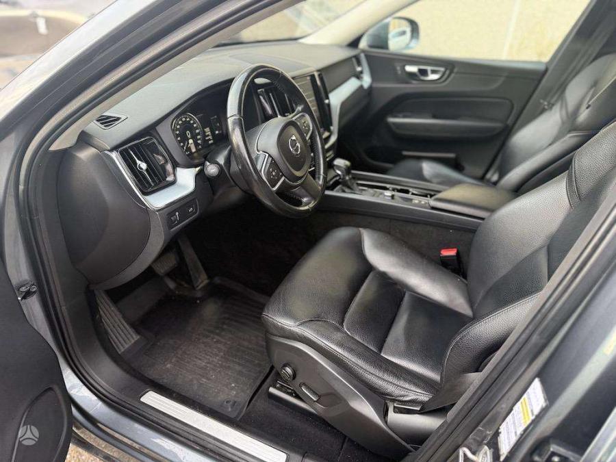 Grey Volvo XC60 2018 in Siauliai, with an engine capacity of 1.97 L and mileage of 300 thousand km for 14900 €, photo 11 on AUTOMOTO.COM.LV