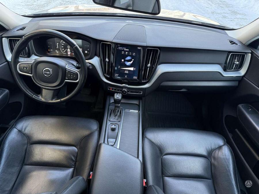 Grey Volvo XC60 2018 in Siauliai, with an engine capacity of 1.97 L and mileage of 300 thousand km for 14900 €, photo 12 on AUTOMOTO.COM.LV
