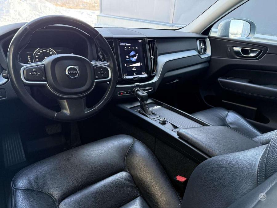 Grey Volvo XC60 2018 in Siauliai, with an engine capacity of 1.97 L and mileage of 300 thousand km for 14900 €, photo 17 on AUTOMOTO.COM.LV