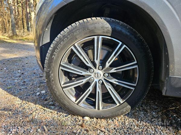 Grey Volvo XC60 2018 in Tallinn, with an engine capacity of 2.00 L and mileage of 169 thousand km for 28990 €, photo 10 on AUTOMOTO.COM.LV