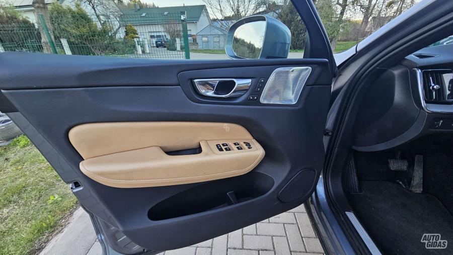 Grey Volvo XC60 2018 in Prienai, with an engine capacity of 2.00 L and mileage of 240 thousand km for 21600 €, photo 13 on AUTOMOTO.COM.LV