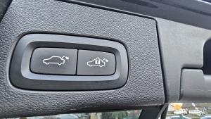 Grey Volvo XC60 2018 in Prienai, with an engine capacity of 2.00 L and mileage of 240 thousand km for 21600 €, photo 30 on AUTOMOTO.COM.LV