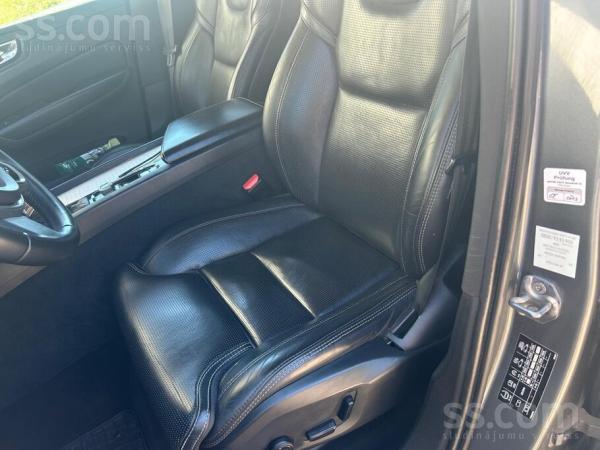 Grey Volvo XC60 2018 in Bauska, with an engine capacity of 2.00 L and mileage of 245 thousand km for 21200 €, photo 5 on AUTOMOTO.COM.LV
