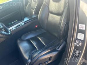 Grey Volvo XC60 2018 in Bauska, with an engine capacity of 2.00 L and mileage of 245 thousand km for 21200 €, photo 6 on AUTOMOTO.COM.LV