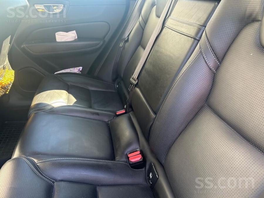 Grey Volvo XC60 2018 in Bauska, with an engine capacity of 2.00 L and mileage of 245 thousand km for 21200 €, photo 7 on AUTOMOTO.COM.LV