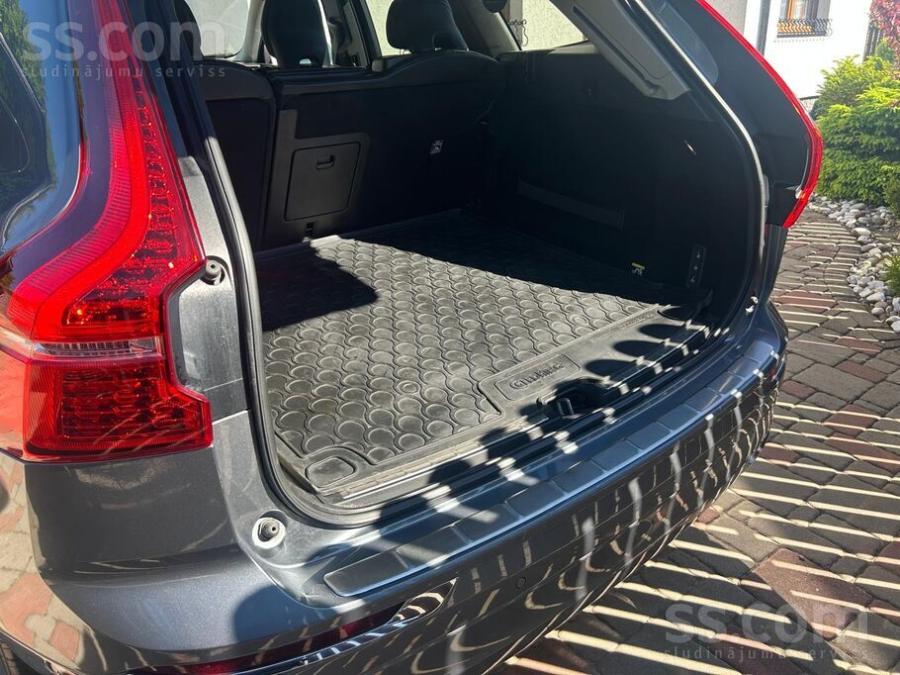 Grey Volvo XC60 2018 in Bauska, with an engine capacity of 2.00 L and mileage of 245 thousand km for 21200 €, photo 11 on AUTOMOTO.COM.LV