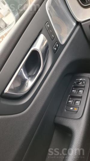 Pelēks Volvo XC60 2018 Rīga, ar dzinēja tilpumu 2.00 L un nobraukumu 180 tūkst. km par 23900 €, foto 11 vietnē AUTOMOTO.COM.LV