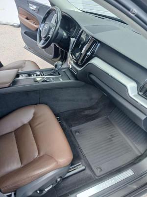 Grey Volvo XC60 2018 in Kaunas, with an engine capacity of 2.00 L and mileage of 131 thousand km for 21700 €, photo 12 on AUTOMOTO.COM.LV