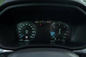 Серый Вольво ХС60 2018 в Гробиня, объемом двигателя 2.00 л и пробегом 275 тыс. км за 21999 €, фото 17 на AUTOMOTO.COM.LV