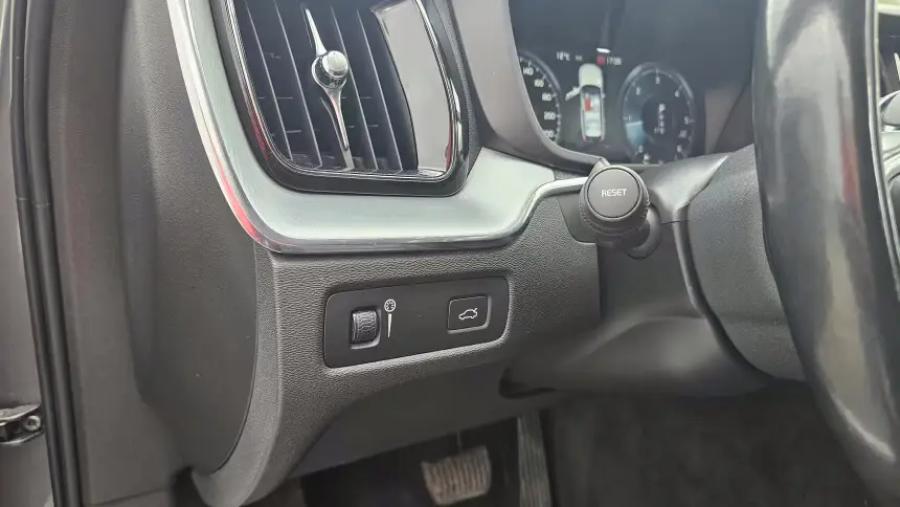 Pelēks Volvo XC60 2018 Rīga, ar dzinēja tilpumu 2.00 L un nobraukumu 257 tūkst. km par 19950 €, foto 12 vietnē AUTOMOTO.COM.LV