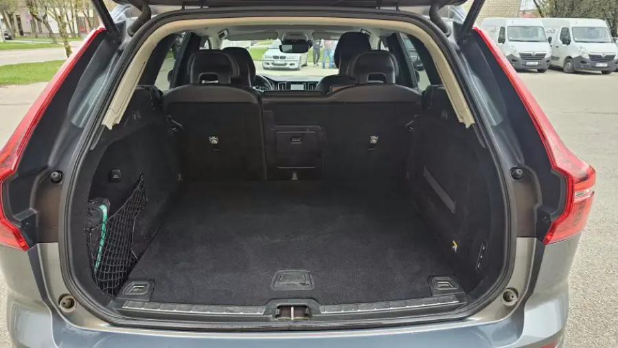 Pelēks Volvo XC60 2018 Rīga, ar dzinēja tilpumu 2.00 L un nobraukumu 257 tūkst. km par 19950 €, foto 28 vietnē AUTOMOTO.COM.LV