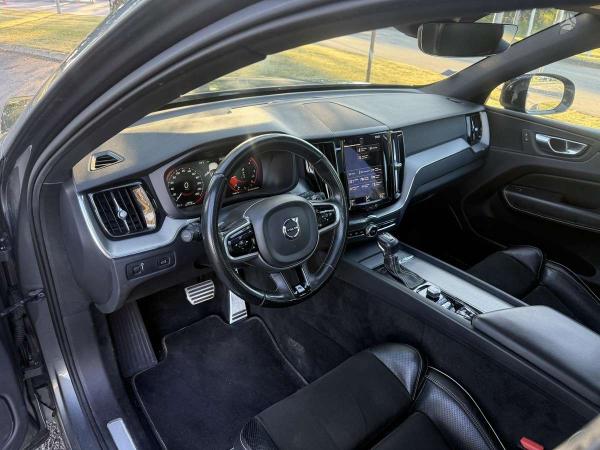 Grey Volvo XC60 2018 in Taurage, with an engine capacity of 1.97 L and mileage of 246 thousand km for 17900 €, photo 10 on AUTOMOTO.COM.LV