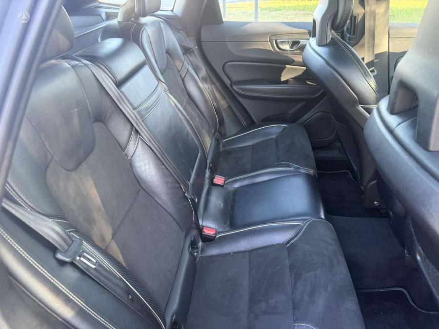 Grey Volvo XC60 2018 in Taurage, with an engine capacity of 1.97 L and mileage of 246 thousand km for 17900 €, photo 15 on AUTOMOTO.COM.LV
