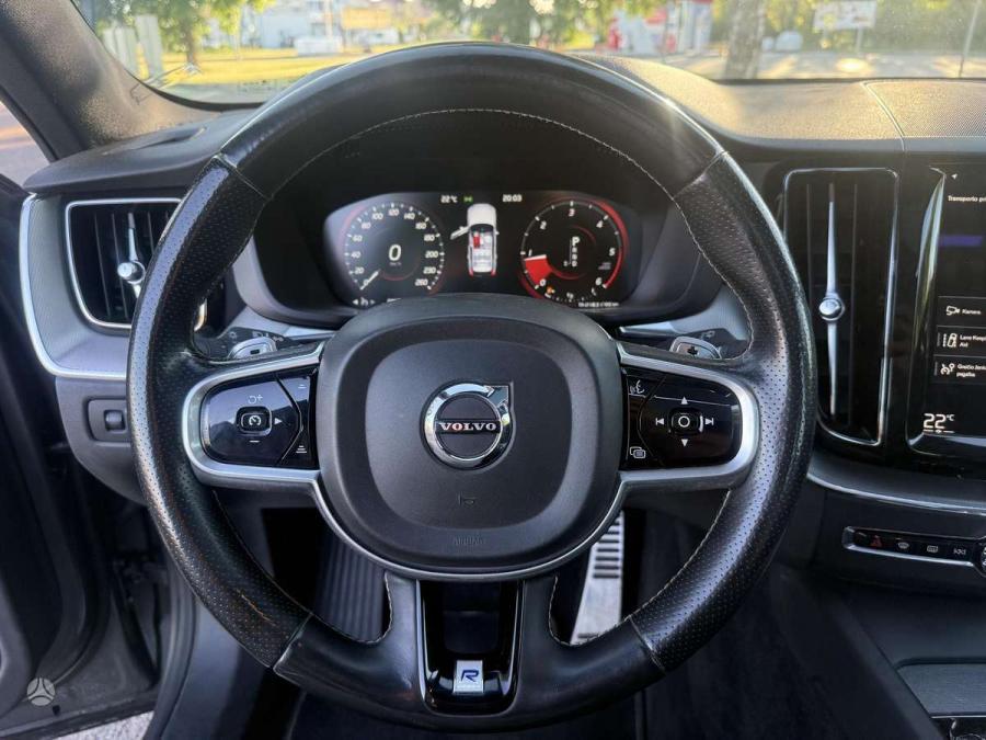 Grey Volvo XC60 2018 in Taurage, with an engine capacity of 1.97 L and mileage of 246 thousand km for 17900 €, photo 18 on AUTOMOTO.COM.LV