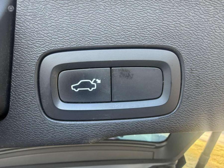 Grey Volvo XC60 2018 in Taurage, with an engine capacity of 1.97 L and mileage of 246 thousand km for 17900 €, photo 24 on AUTOMOTO.COM.LV