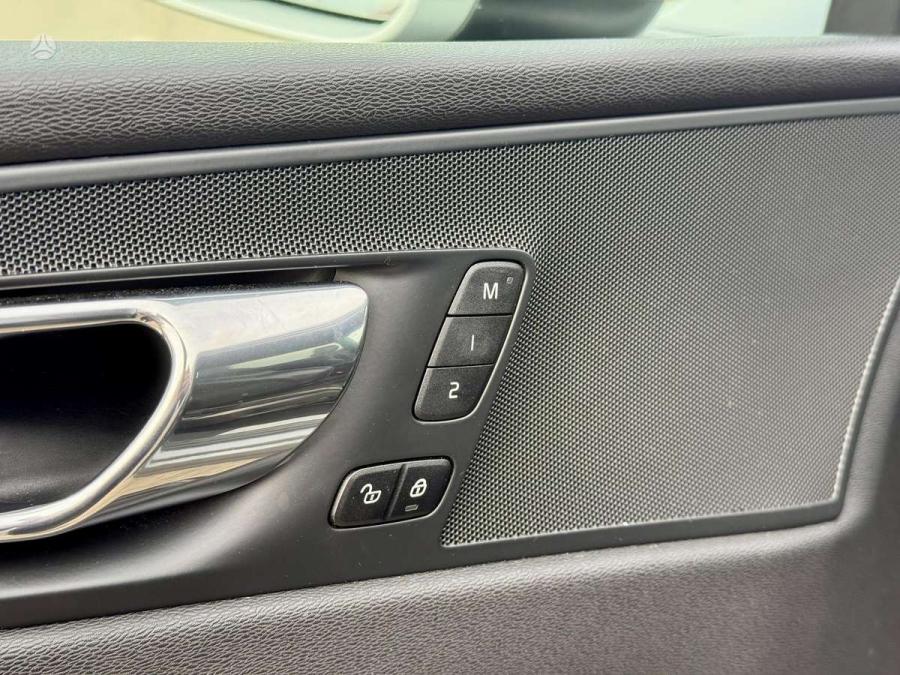 Pelēks Volvo XC60 2018 Vilkaviškis, ar dzinēja tilpumu 1.97 L un nobraukumu 260 tūkst. km par 19000 €, foto 17 vietnē AUTOMOTO.COM.LV
