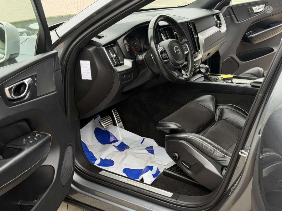 Grey Volvo XC60 2018 in Jonava, with an engine capacity of 1.97 L and mileage of 280 thousand km for 19850 €, photo 19 on AUTOMOTO.COM.LV