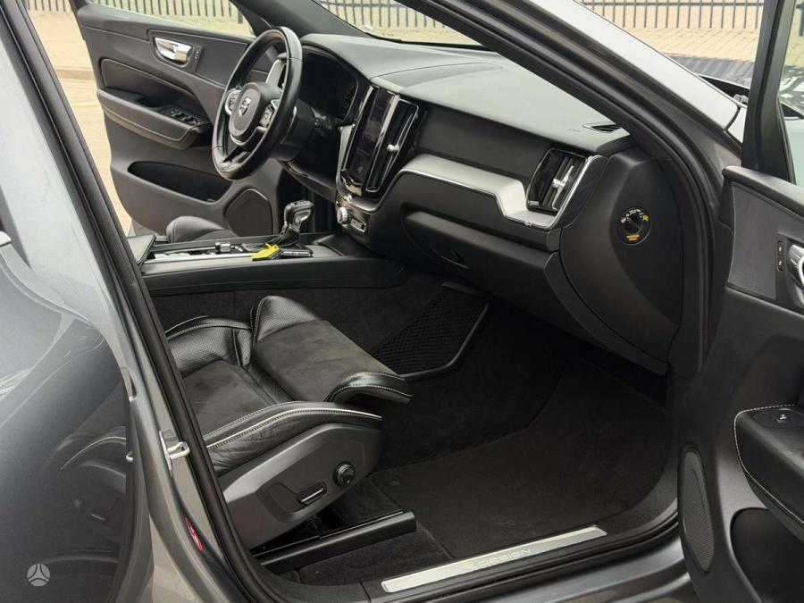 Grey Volvo XC60 2018 in Jonava, with an engine capacity of 1.97 L and mileage of 280 thousand km for 19850 €, photo 20 on AUTOMOTO.COM.LV