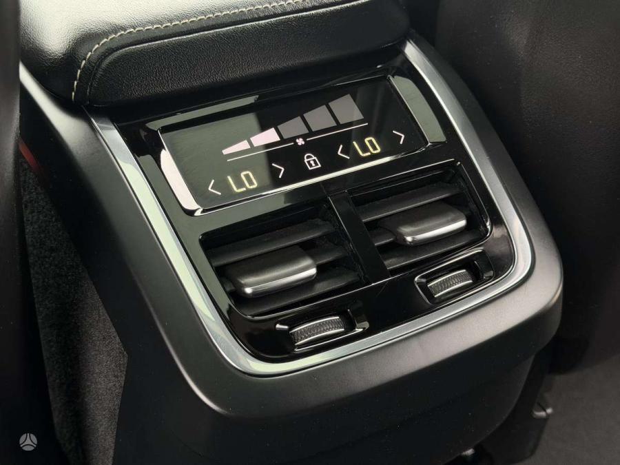 Grey Volvo XC60 2018 in Jonava, with an engine capacity of 1.97 L and mileage of 280 thousand km for 19850 €, photo 35 on AUTOMOTO.COM.LV