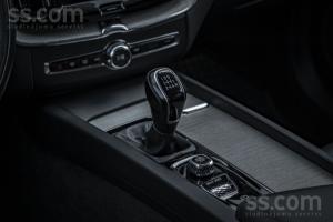 Grey Volvo XC60 2018 in Riga, with an engine capacity of 2.00 L and mileage of 260 thousand km for 17950 €, photo 20 on AUTOMOTO.COM.LV