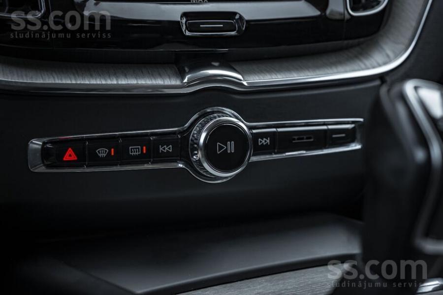 Grey Volvo XC60 2018 in Riga, with an engine capacity of 2.00 L and mileage of 260 thousand km for 17950 €, photo 21 on AUTOMOTO.COM.LV