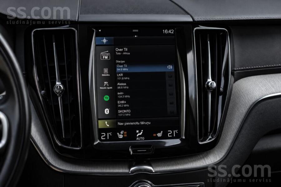 Grey Volvo XC60 2018 in Riga, with an engine capacity of 2.00 L and mileage of 260 thousand km for 17950 €, photo 24 on AUTOMOTO.COM.LV