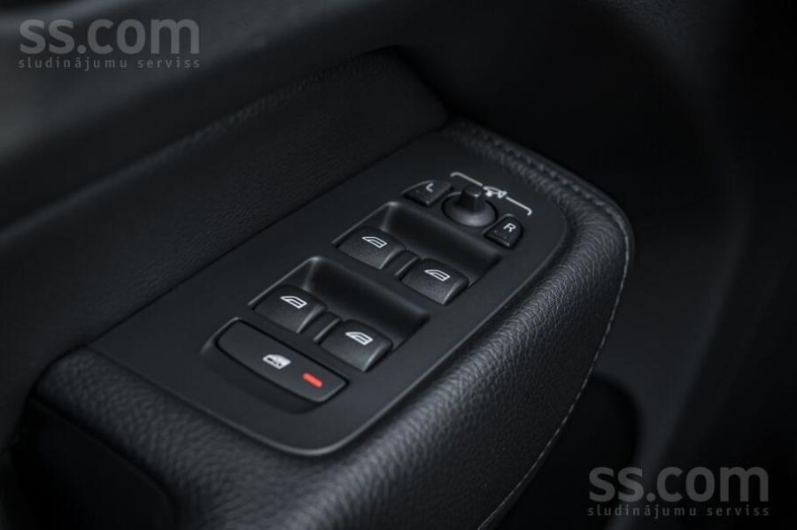 Grey Volvo XC60 2018 in Riga, with an engine capacity of 2.00 L and mileage of 260 thousand km for 17950 €, photo 29 on AUTOMOTO.COM.LV