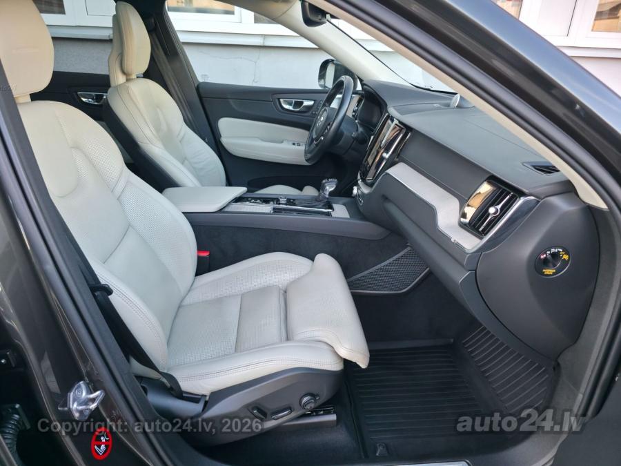 Grey Volvo XC60 2018 in Tallinn, with an engine capacity of 2.00 L and mileage of 106 thousand km for 26900 €, photo 12 on AUTOMOTO.COM.LV