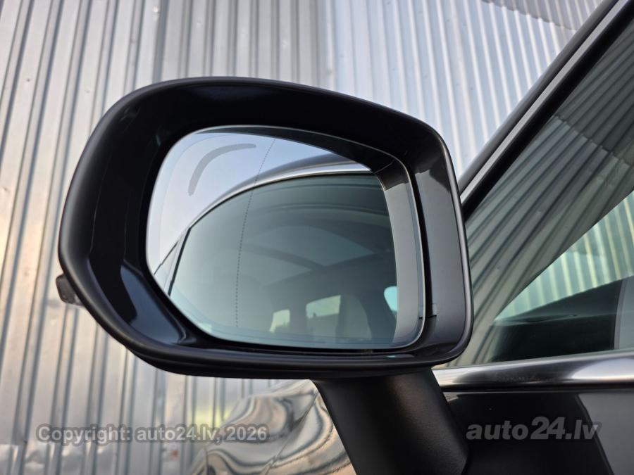 Grey Volvo XC60 2018 in Tallinn, with an engine capacity of 2.00 L and mileage of 106 thousand km for 26900 €, photo 28 on AUTOMOTO.COM.LV