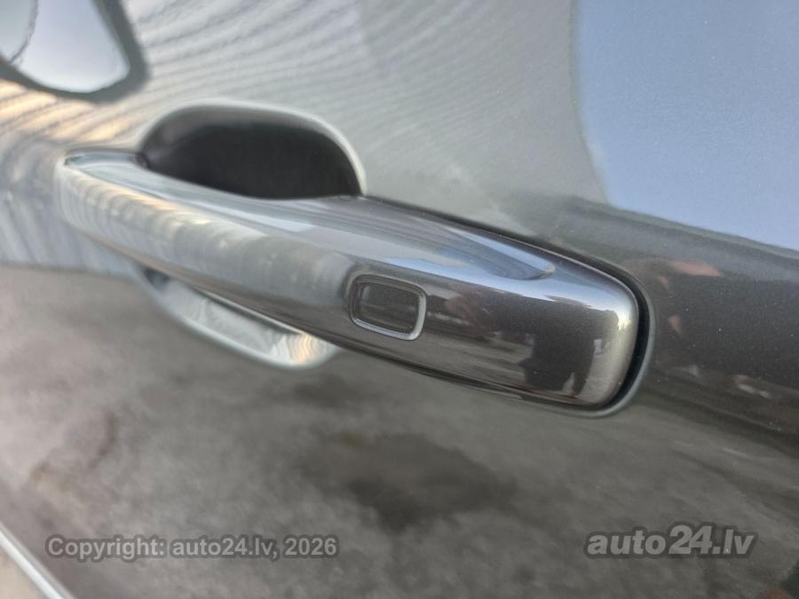 Grey Volvo XC60 2018 in Tallinn, with an engine capacity of 2.00 L and mileage of 106 thousand km for 26900 €, photo 29 on AUTOMOTO.COM.LV
