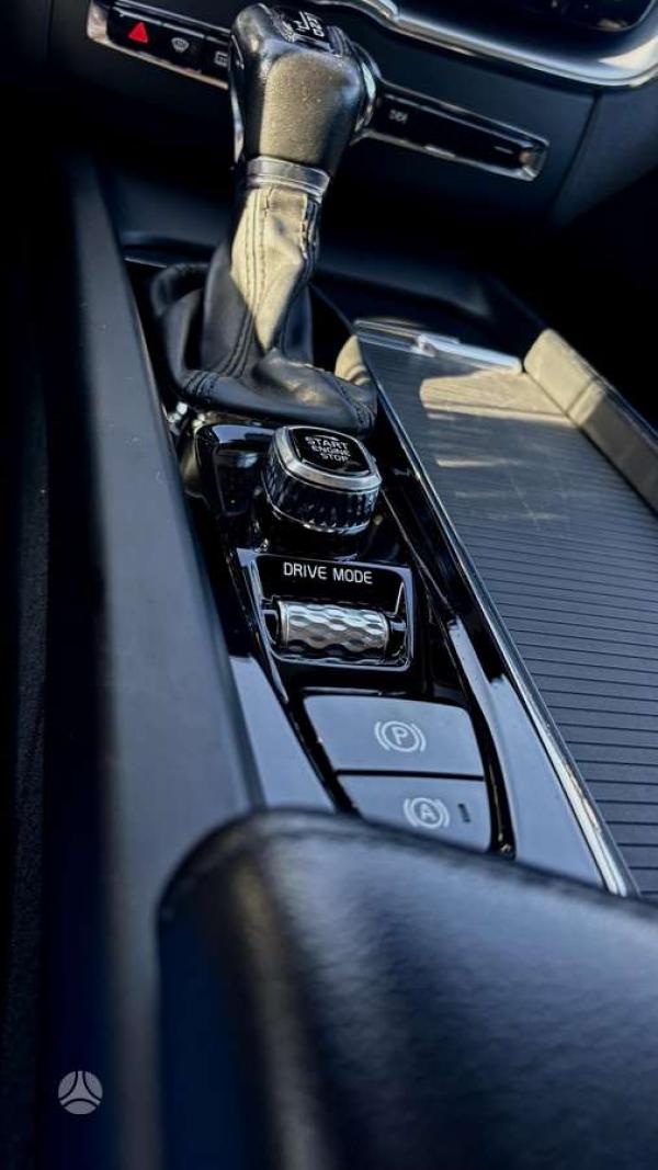 Pelēks Volvo XC60 2018 Kauņa, ar dzinēja tilpumu 2.00 L un nobraukumu 279 tūkst. km par 16200 €, foto 5 vietnē AUTOMOTO.COM.LV