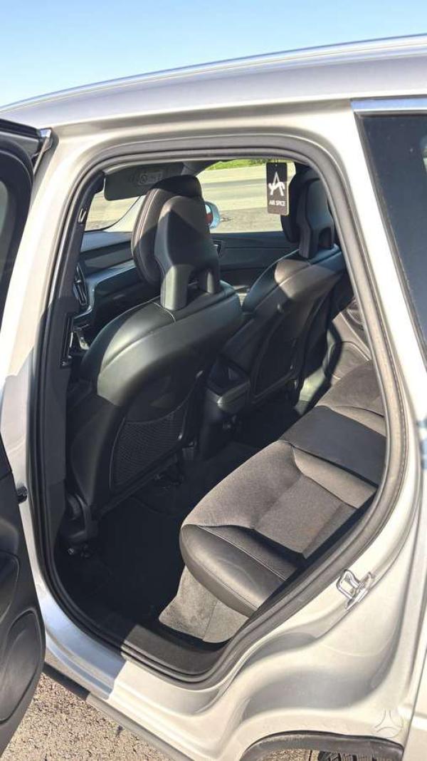 Pelēks Volvo XC60 2018 Kauņa, ar dzinēja tilpumu 2.00 L un nobraukumu 279 tūkst. km par 16200 €, foto 7 vietnē AUTOMOTO.COM.LV