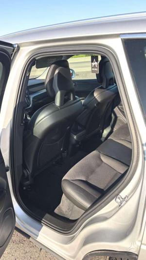 Grey Volvo XC60 2018 in Kaunas, with an engine capacity of 2.00 L and mileage of 279 thousand km for 16200 €, photo 8 on AUTOMOTO.COM.LV