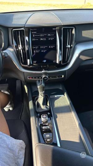 Grey Volvo XC60 2018 in Kaunas, with an engine capacity of 2.00 L and mileage of 279 thousand km for 16200 €, photo 9 on AUTOMOTO.COM.LV