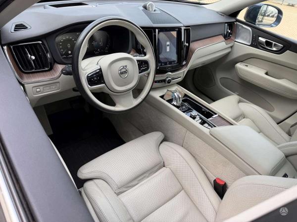 Pelēks Volvo XC60 2018 Kauņa, ar dzinēja tilpumu 1.97 L un nobraukumu 229 tūkst. km par 20900 €, foto 8 vietnē AUTOMOTO.COM.LV