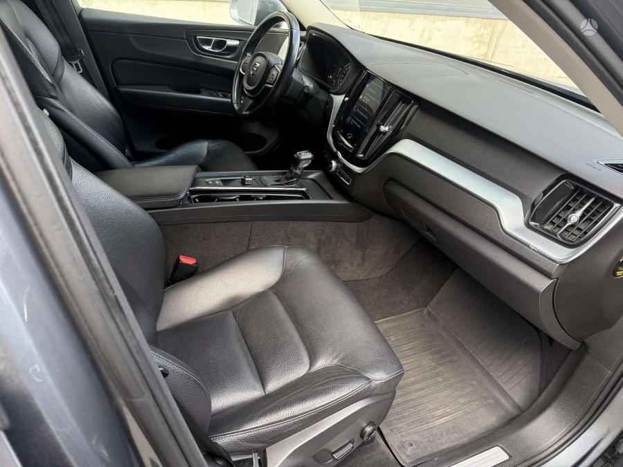 Pelēks Volvo XC60 2018 Šauļi, ar dzinēja tilpumu 1.97 L un nobraukumu 300 tūkst. km par 14900 €, foto 10 vietnē AUTOMOTO.COM.LV