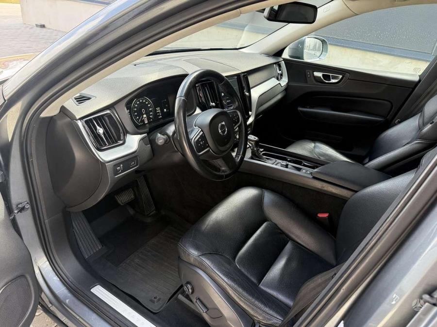 Pelēks Volvo XC60 2018 Šauļi, ar dzinēja tilpumu 1.97 L un nobraukumu 300 tūkst. km par 14900 €, foto 13 vietnē AUTOMOTO.COM.LV